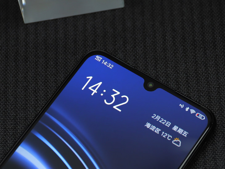 半小时充82%电量 44W超级闪充成为iQOO手机最大亮点_百科TA说