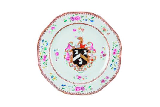 清乾隆广彩花卉纹"Boume"纹章纹花口盘_百度百科