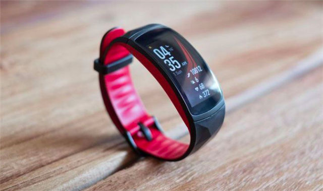 三星Gear Fit2 Pro最吸引人的设计，大部分人入手都是因为它_百科TA说