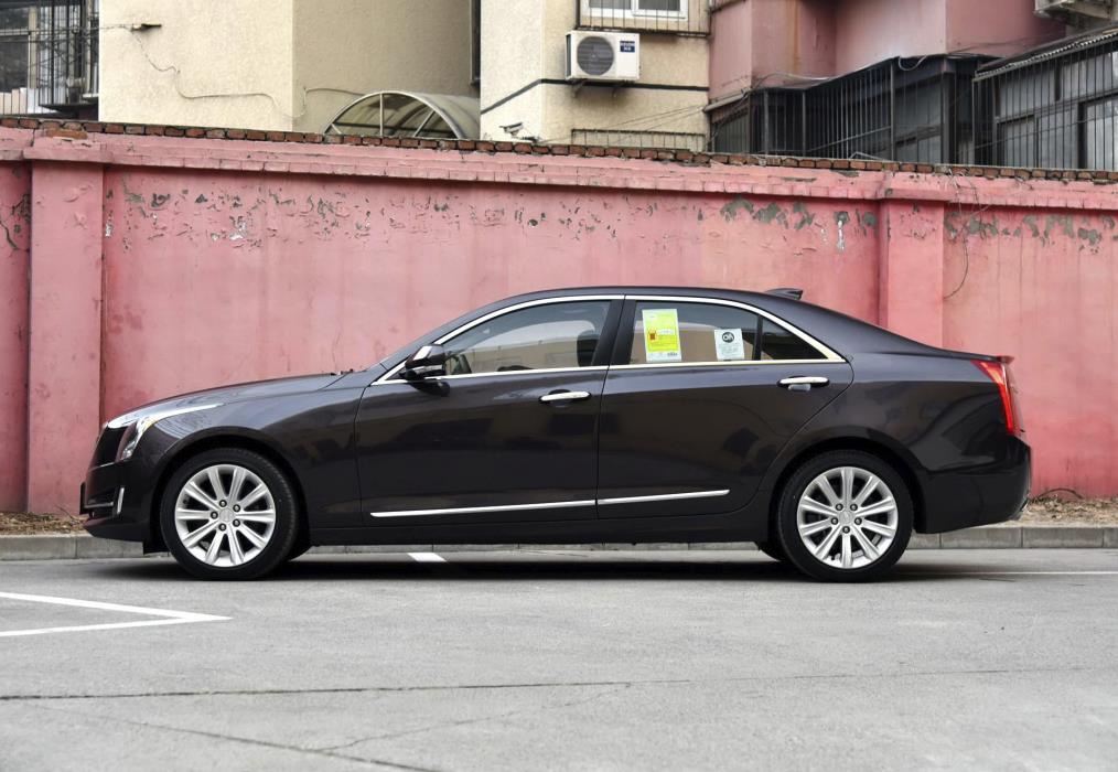 采访凯迪拉克ATSL驾驶者，车主说出了真心话，听完你就了解了！_百科TA说