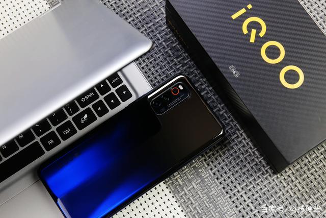 骁龙865Plus+120W超级快充+双曲面屏，iQOO 3 Pro这配置有点猛_百科TA说
