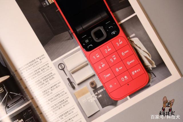 翻盖Nokia 2720和三防Nokia 800开售：谁在用功能手机？_百科TA说