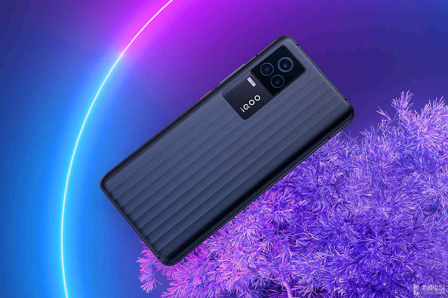 “横屏旗舰”iQOO 7图赏：低调的外观下暗藏极速的“芯”_百科TA说