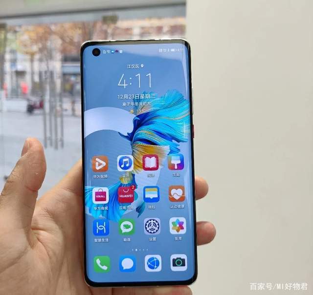 买小米10至尊版还是选华为Mate40？线下店老板的回答说到心坎了！_百科TA说