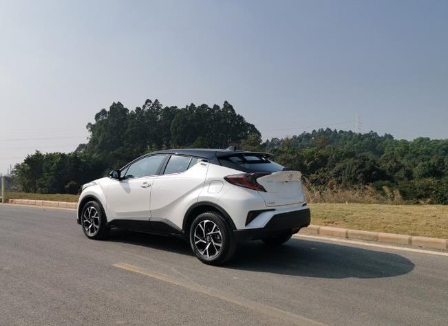 先开马自达CX4，再花18万提丰田CHR，车主说了实在话_百科TA说