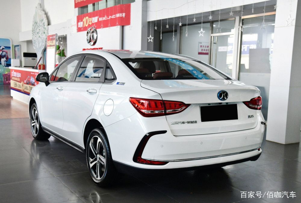 搭全新品牌LOGO BEIJING EU5本月上市 最高续航501km/破百仅7.8秒_百科TA说