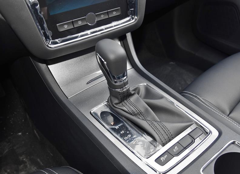 名爵6和荣威i6哪个更值得入手？4个月后，车主发表了看法_百科TA说