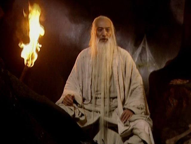 风清扬那么讨厌岳不群，为何还将独孤九剑传给令狐冲？原因有三点_百科TA说