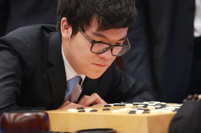 AlphaGo最强版本：自学3天完胜李世乭，40天登顶世界冠军_百科TA说