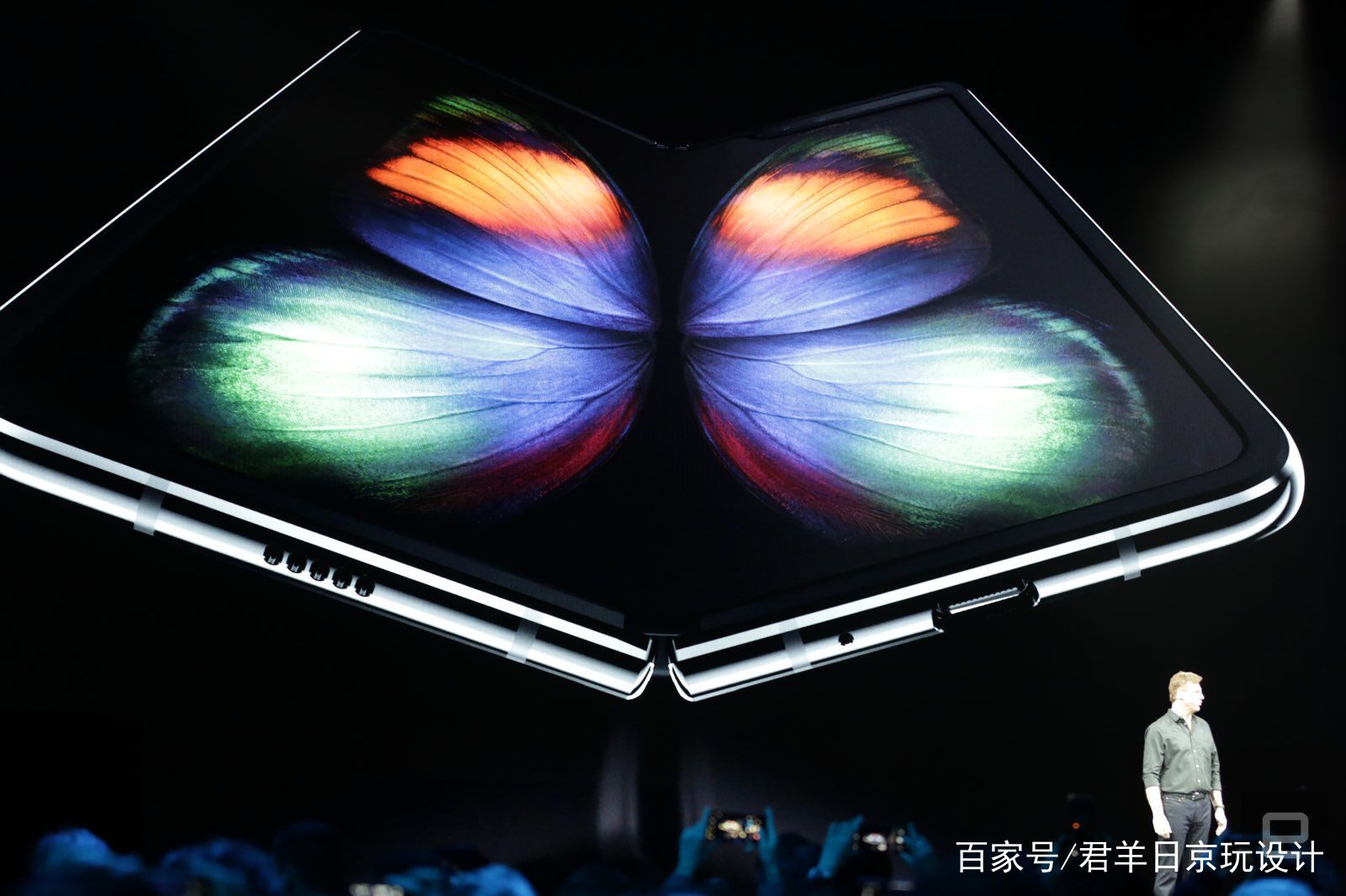 来看三款最近发布的手机：小米9、三星S10、华为mateX_百科TA说