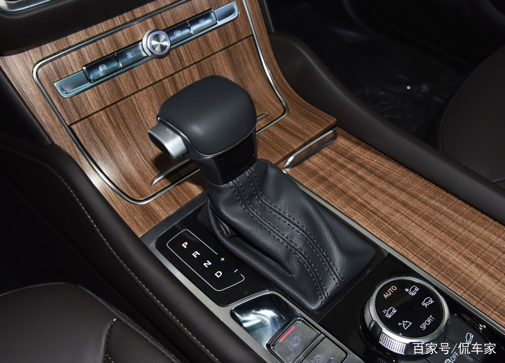 荣威RX8全系小幅降价，2.0T+6AT，入门级降至15万_百科TA说