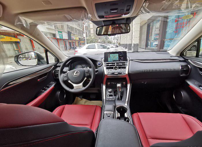 开完雷克萨斯NX，再花34万开凯迪拉克XT5，车主说了心里话_百科TA说