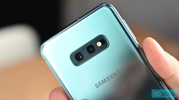 不只是Galaxy S10+ 三星S10e也有幻钻银（Prism Silver）配色_百科TA说