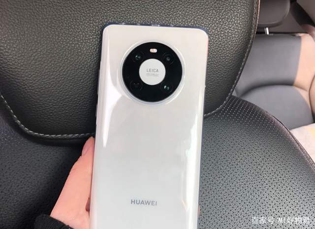买小米10至尊版还是选华为Mate40？线下店老板的回答说到心坎了！_百科TA说