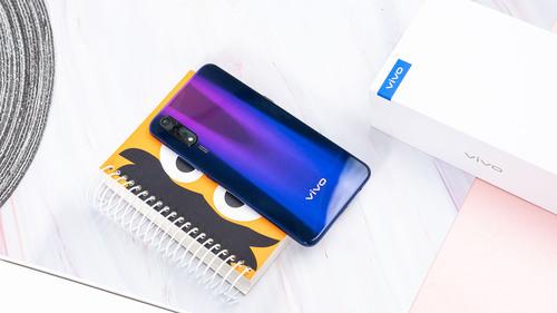同价位最值得买的手机——全面越级的vivo Z5_百科TA说