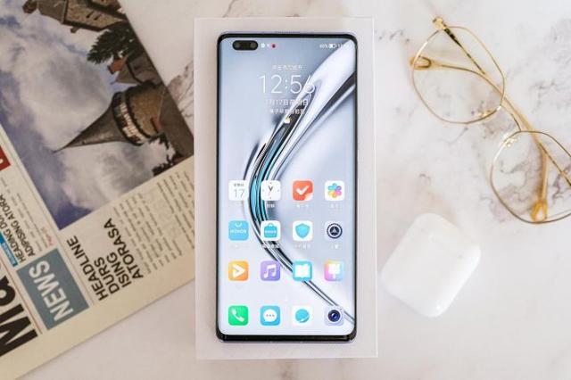 独立后的承上启下 简约的现代美学荣耀V40_百科TA说