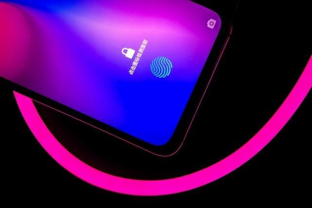 自拍轻松靓照不断，OPPO R17惊艳时尚风情_百科TA说