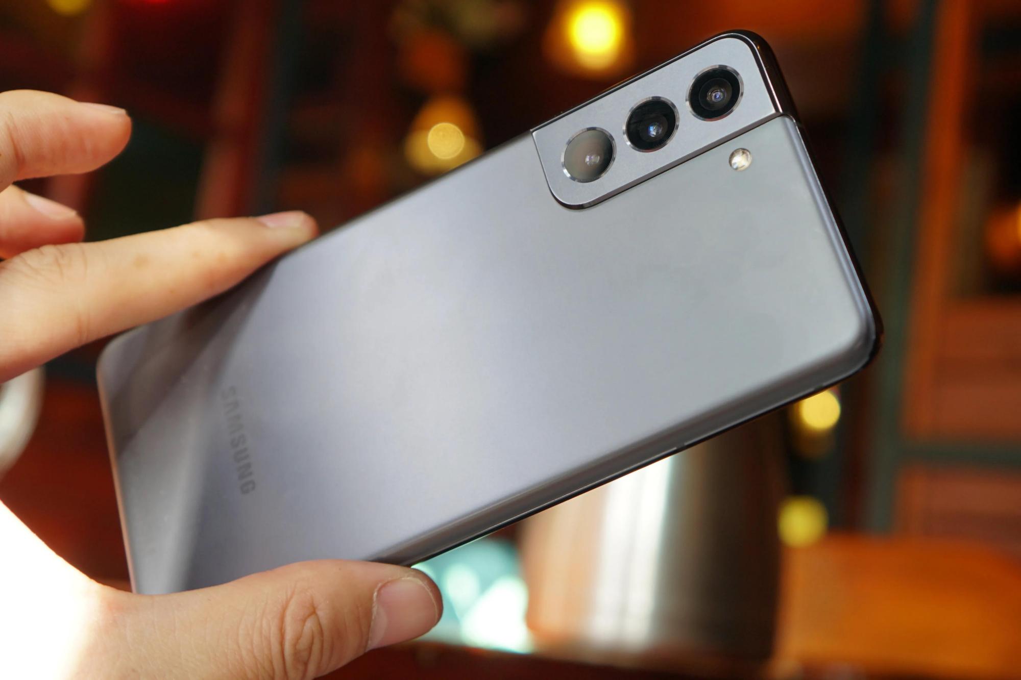 三星Galaxy S21测评：精致外形，屏幕很加分_百科TA说