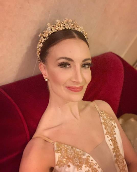 Lauren Cuthbertson_百度百科