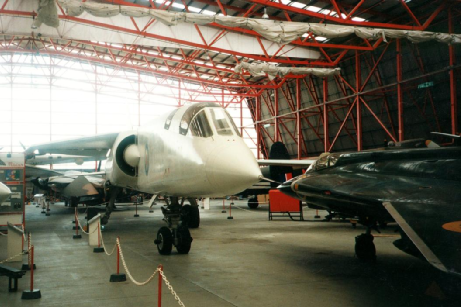 TSR-2轰炸机：中道崩殂的皇家空军末代核威慑利器_百科TA说