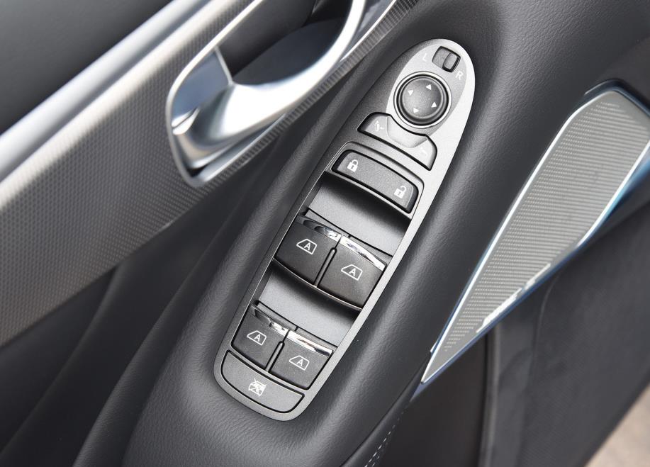 28万选哪款车？英菲尼迪Q50L还是雷克萨斯CT？看完清楚了_百科TA说