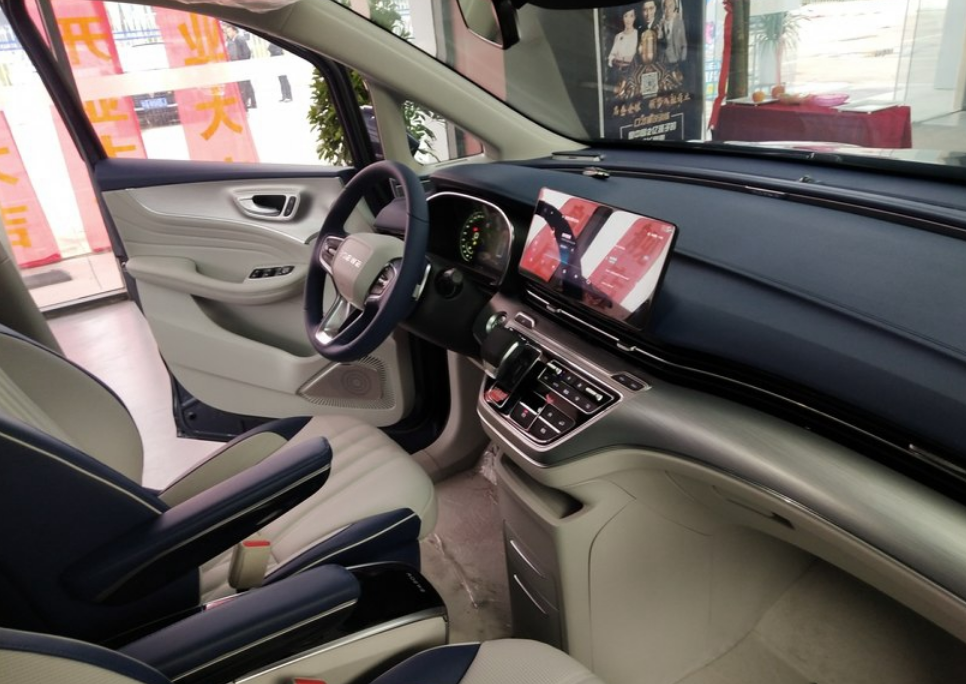 20多万实现“埃尔法幻想”，国产高端MPV！全系234马力_百科TA说