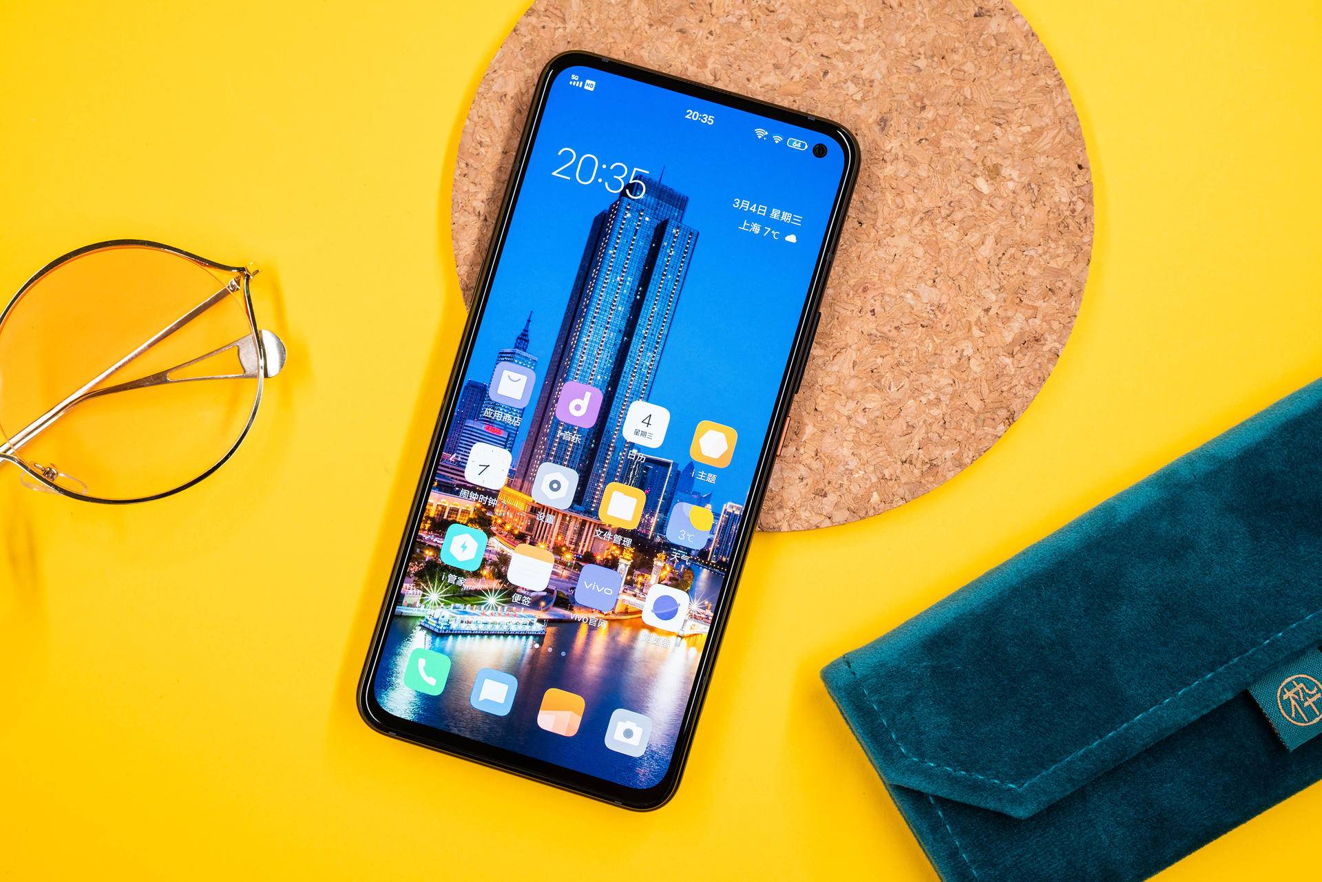 55W超快闪充加持，充一次电游戏一整天，iQOO 3就是这么强_百科TA说