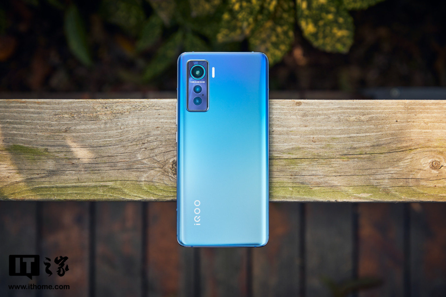 「IT之家开箱」iQOO 5 手机 KPL 2020 联名礼盒图赏_百科TA说