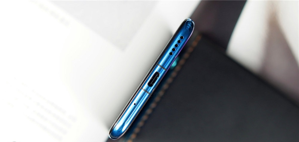 同门相斗？！华为Nova4、荣耀V20对比评测，哪款最值得买？_百科TA说