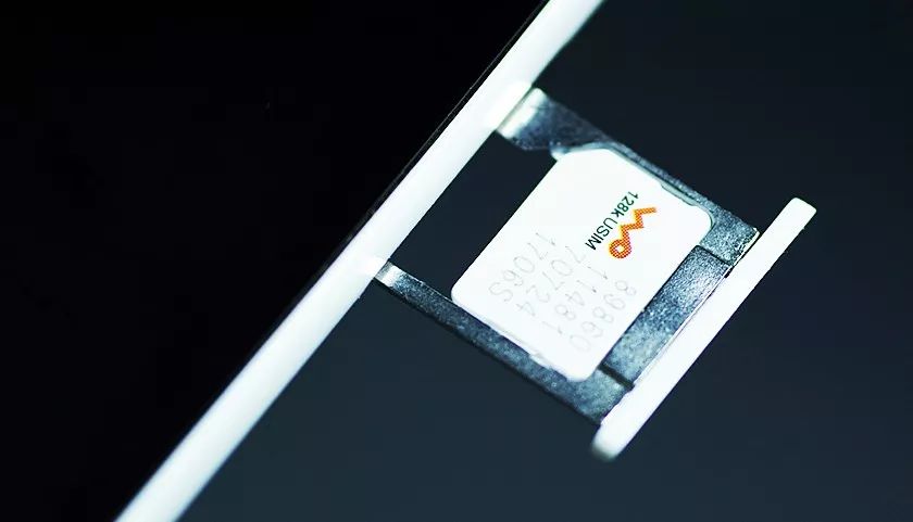 首款5G超级SIM卡来了！这是叫板eSIM？_百科TA说