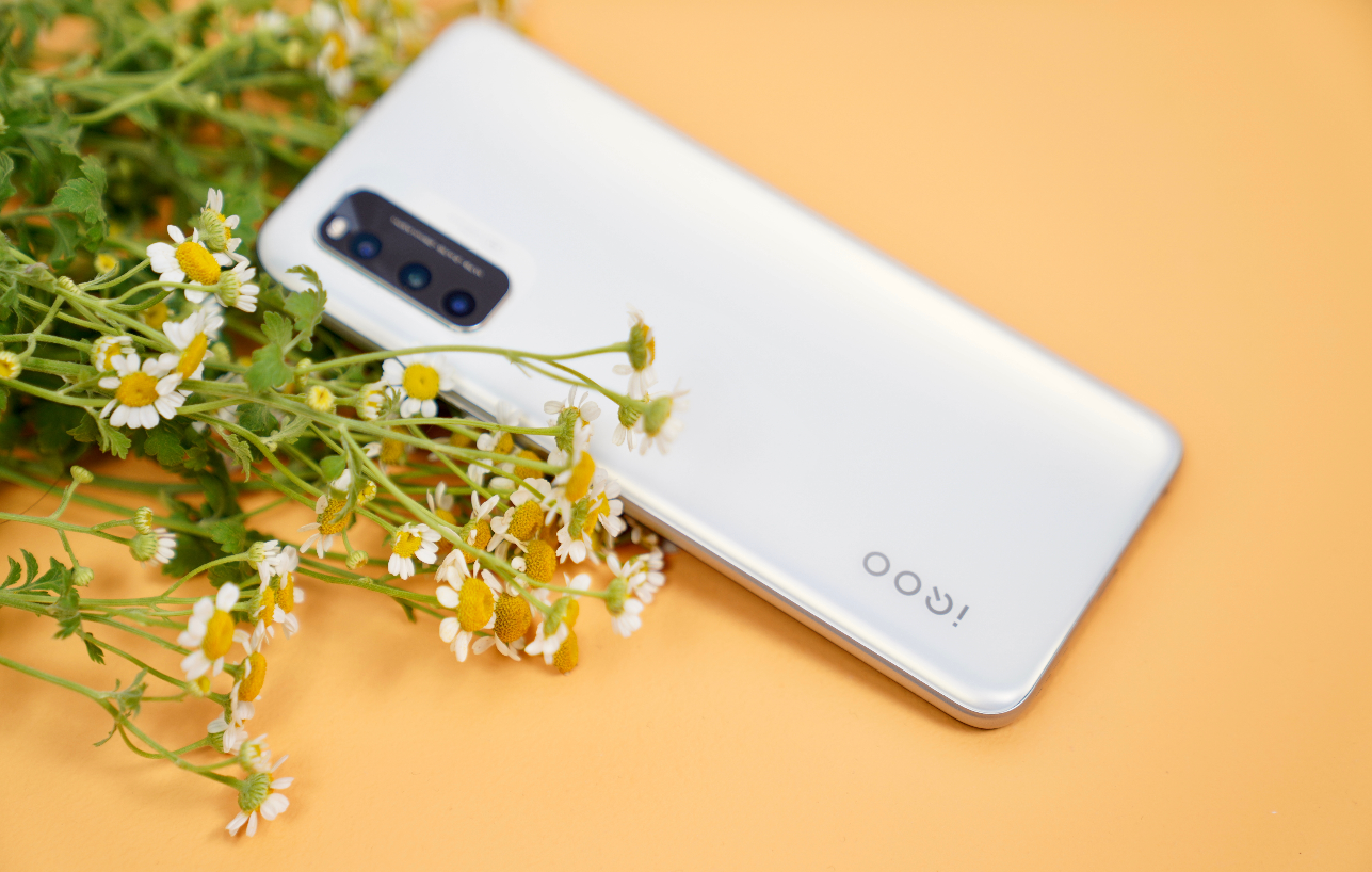 不发热的骁龙870是它最大的优势？iQOO Neo5活力版体验_百科TA说