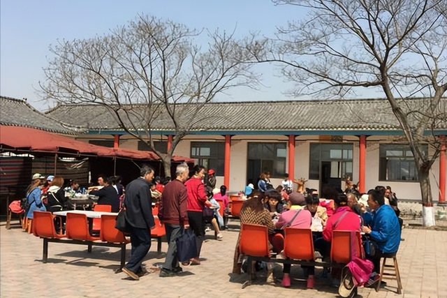 周家庄：我国“最后的人民公社”，记工分、统一分配，家家有二层_百科TA说