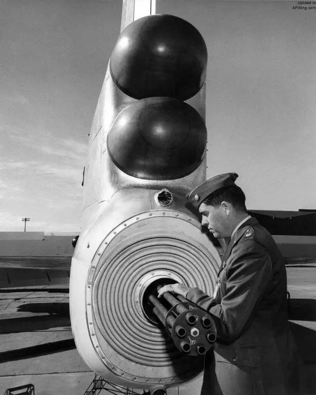 传统走到了尽头：最后的B-52机枪手_百科TA说