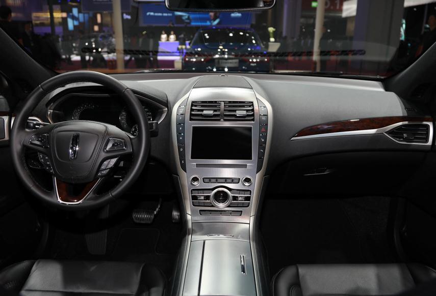 29万如何选车？讴歌TLXL还是林肯MKZ？内行人说了实在话_百科TA说