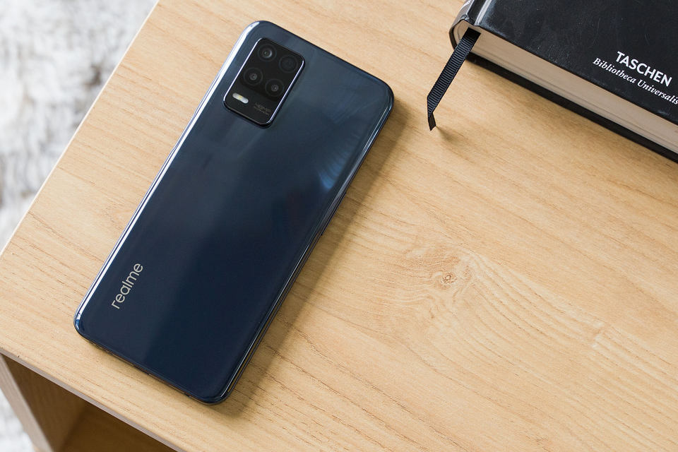 realme 真我V13图赏：大电池长续航也有均衡手感_百科TA说