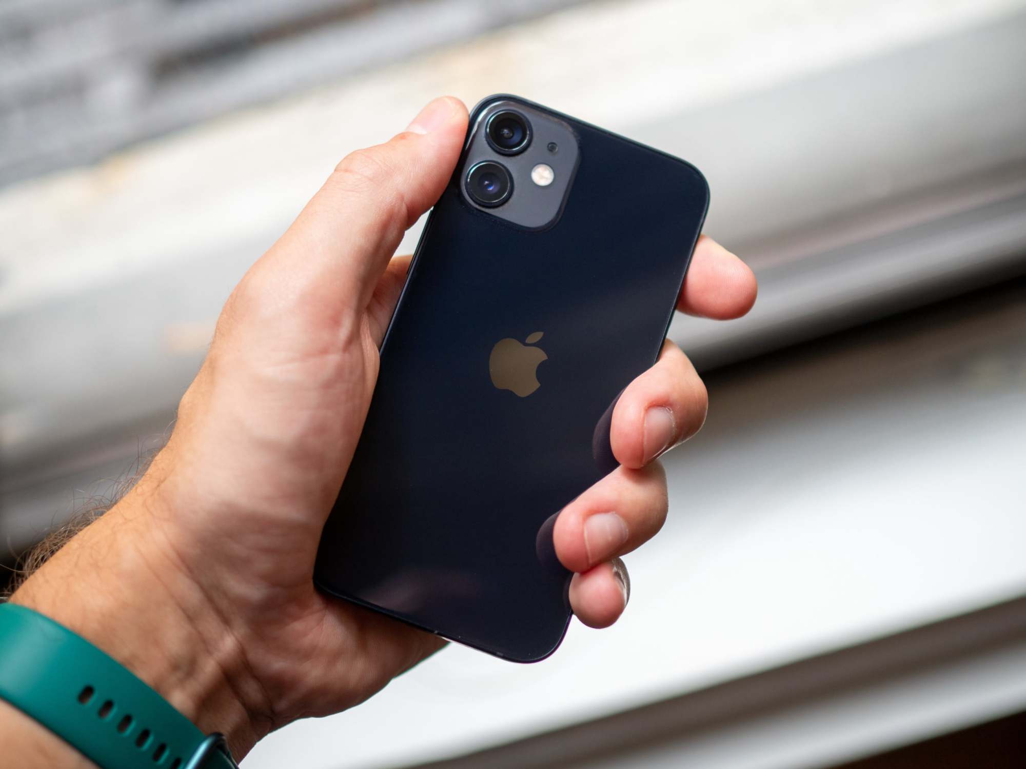 Apple iPhone 12 Mini评测：体验提升明显，“果黑”颜面无存_百科TA说