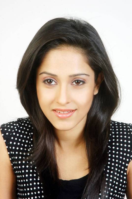 Nushrat Bharucha_百度百科