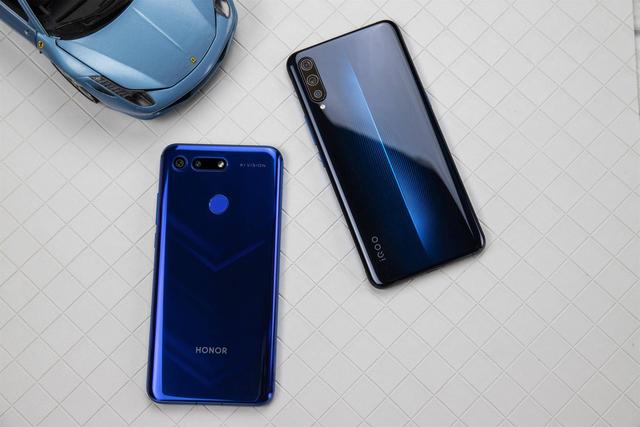 3000价位性能之王的火拼！iQOO、荣耀V20该选谁？这几点很重要_百科TA说