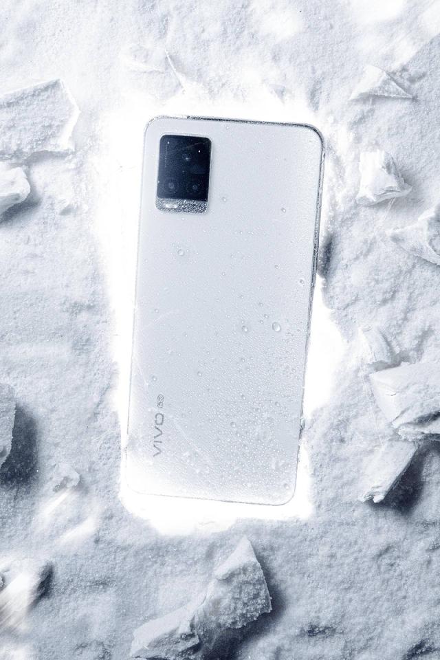 vivo S7月光白图赏：完美体现出白色机型的独特魅力_百科TA说