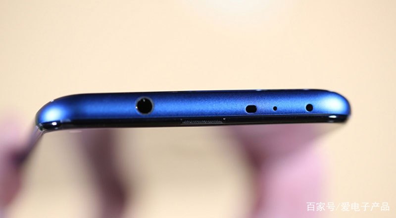 华为荣耀V20，挖孔屏设计_百科TA说