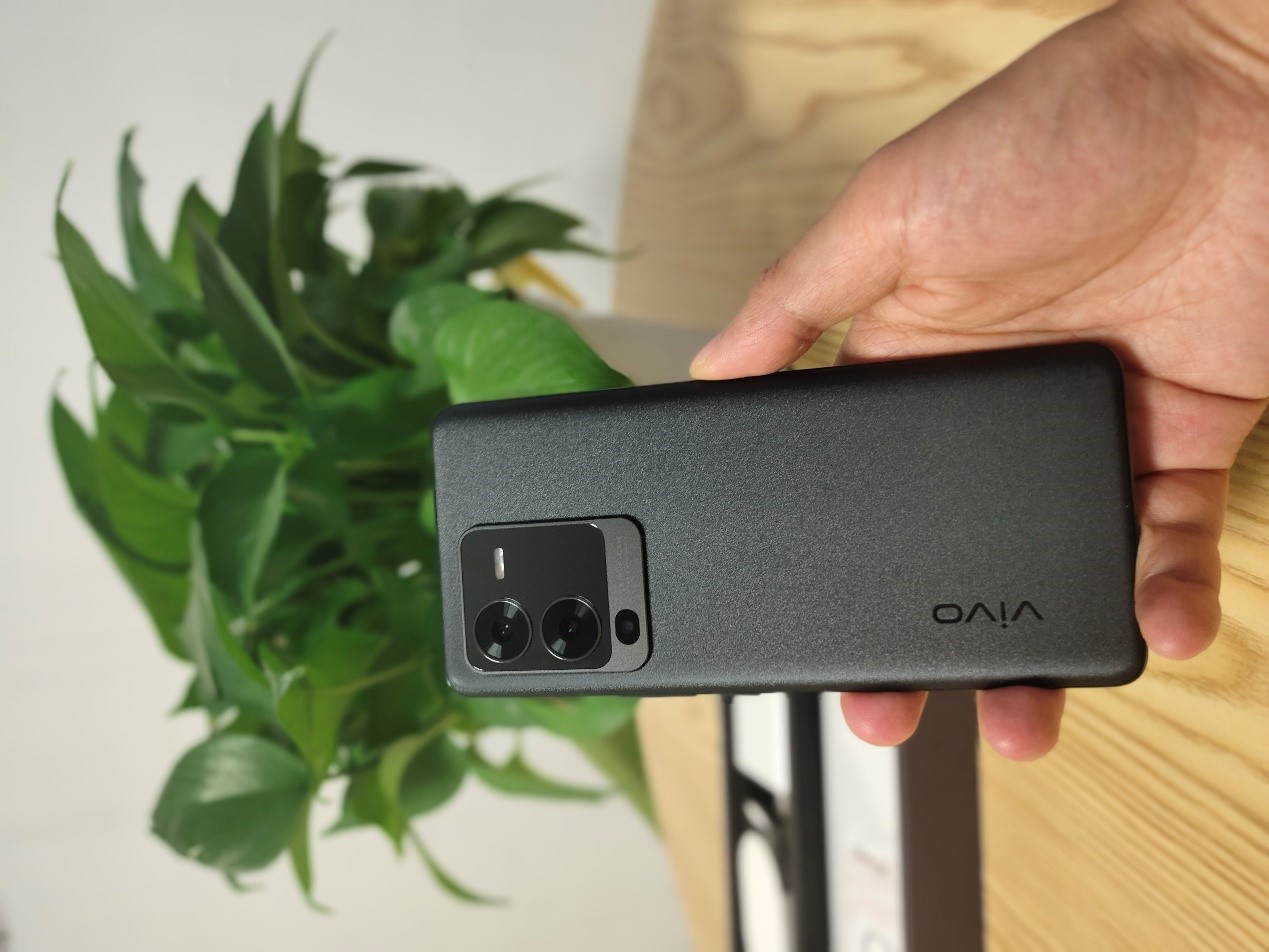 vivo S15 pro初体验：性能旗舰轻薄美观，拍照游戏样样拿手_百科TA说