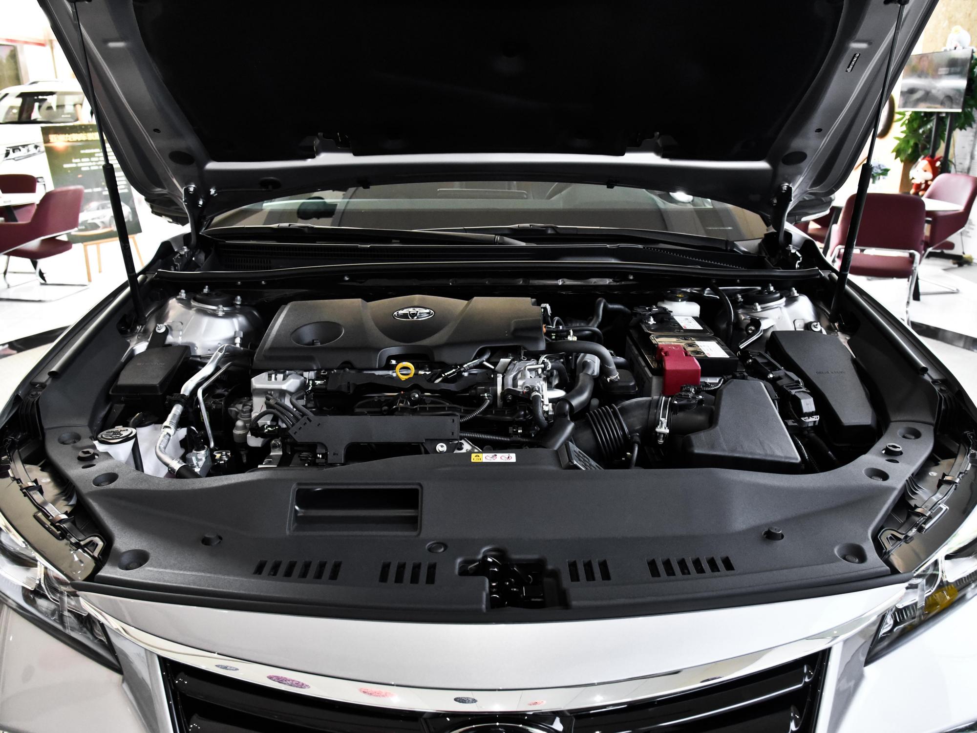 丰田最新亚洲龙，配2.5L自吸+8AT，轴距2870mm，真香！_百科TA说