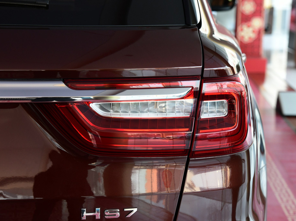 红旗HS7霸气时尚，长超5米，3.0T爆337马力+四驱，和BBA不相上下_百科TA说
