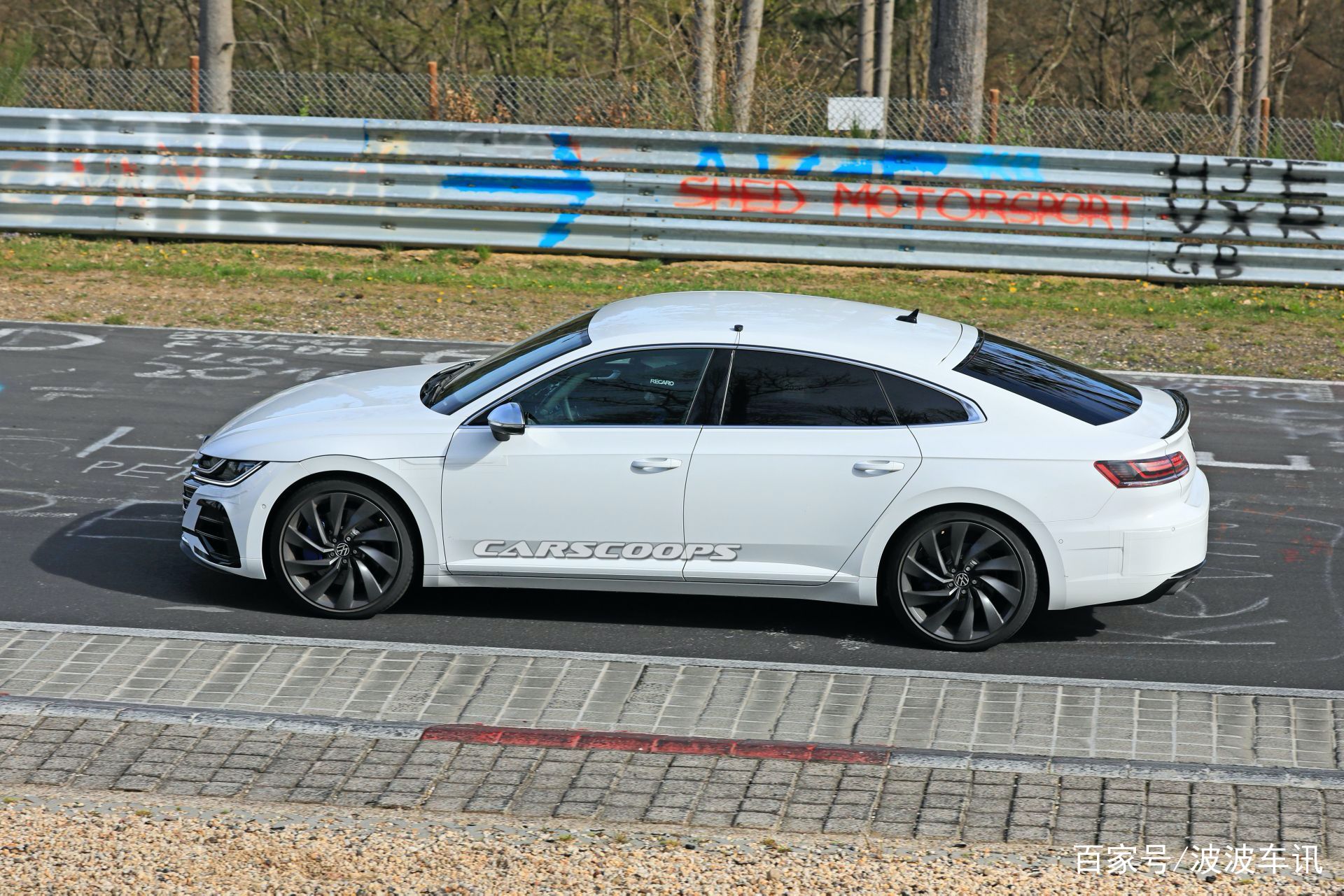 大众Arteon R无伪装实车曝光，采用了很有性能感的包围_百科TA说