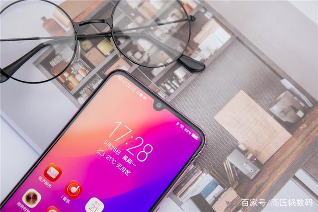 vivo Z3梦幻粉上手：颜值、拍照样样精通，萌爆老夫的少女心_百科TA说