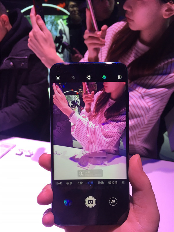 华为nova4挖孔屏+麒麟970处理器，现在值得入手吗？_百科TA说