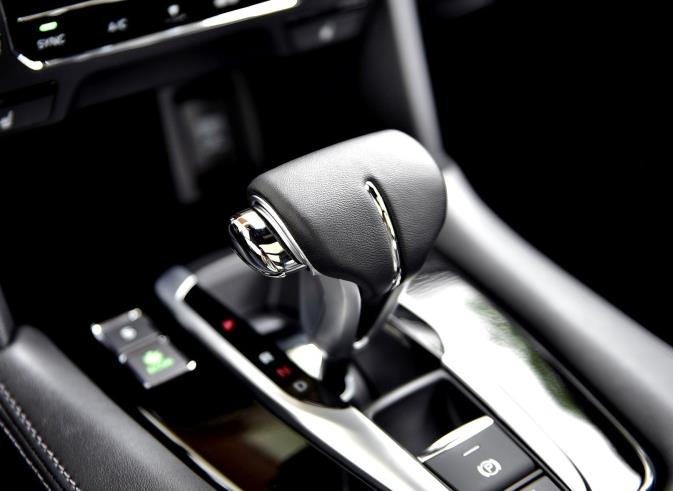 30万该选谁？本田URV又或是凯迪拉克XT4？听完清晰了_百科TA说