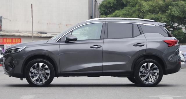 一箱油跑700公里，配12.3英寸超大屏，传祺GS4很懂国人_百科TA说