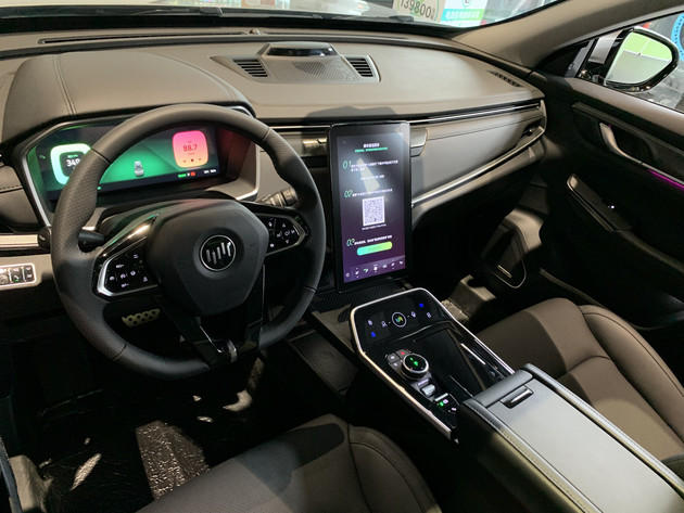 预售价25万元 威马EX6 Plus 6座版实车曝光_百科TA说