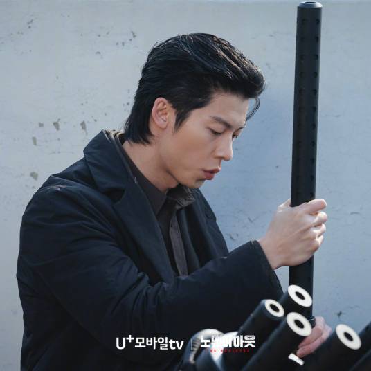 Mr. Smile（2024年韩国电视剧《无路可逃：轮盘赌》中的人物）_百度百科